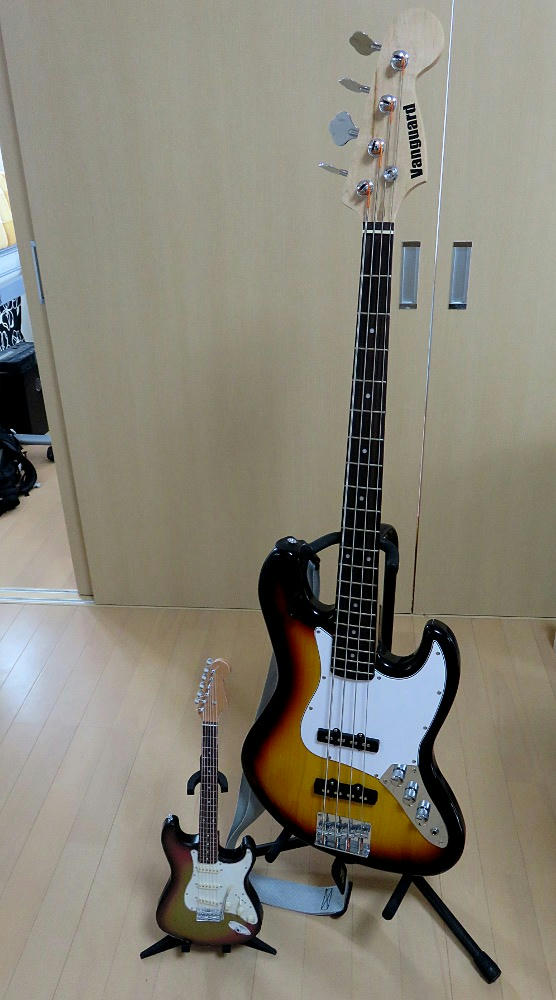 Guitar Papercraft, part 2 | threestepsoverjapan