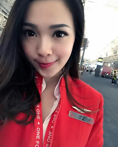 Internet escoge a Mabel Goo como la azafata más sexy del mundo