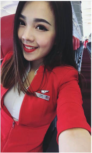 Internet escoge a Mabel Goo como la azafata más sexy del mundo